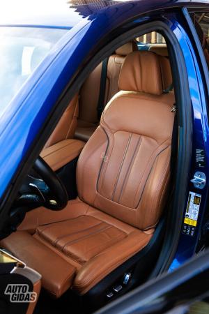 Blue BMW M550 2018 in Kaunas, with an engine capacity of 4.40 L and mileage of 100 thousand km for 28300 €, photo 22 on AUTOMOTO.COM.LV