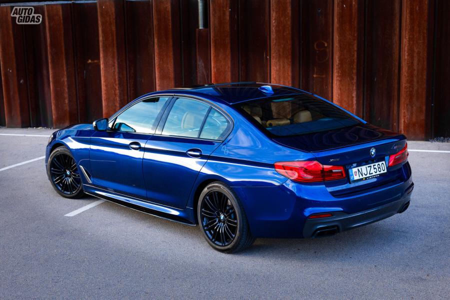 Blue BMW M550 2018 in Kaunas, with an engine capacity of 4.40 L and mileage of 100 thousand km for 28300 €, photo 24 on AUTOMOTO.COM.LV