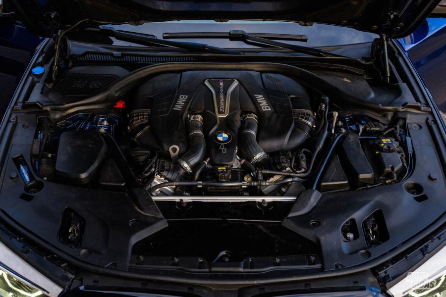 Blue BMW M550 2018 in Kaunas, with an engine capacity of 4.40 L and mileage of 100 thousand km for 28300 €, photo 27 on AUTOMOTO.COM.LV