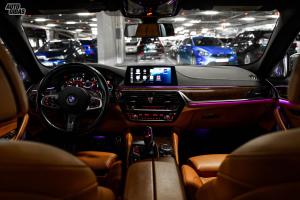 Blue BMW M550 2018 in Kaunas, with an engine capacity of 4.40 L and mileage of 100 thousand km for 28300 €, photo 30 on AUTOMOTO.COM.LV