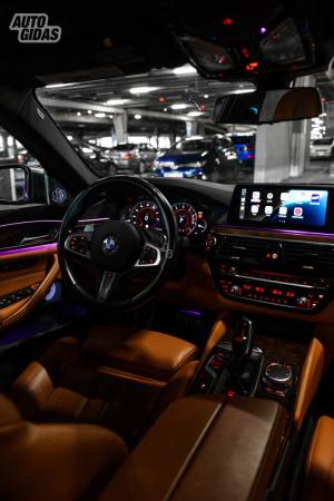 Blue BMW M550 2018 in Kaunas, with an engine capacity of 4.40 L and mileage of 100 thousand km for 28300 €, photo 32 on AUTOMOTO.COM.LV