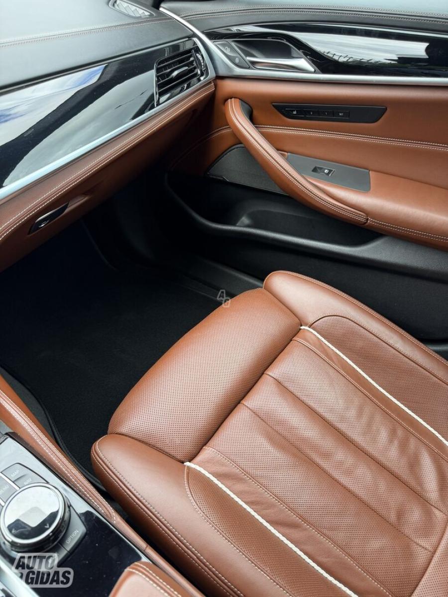 Zils BMW M550 2018 Viļņa, ar dzinēja tilpumu 4.40 L un nobraukumu 226 tūkst. km par 27000 €, foto 13 vietnē AUTOMOTO.COM.LV