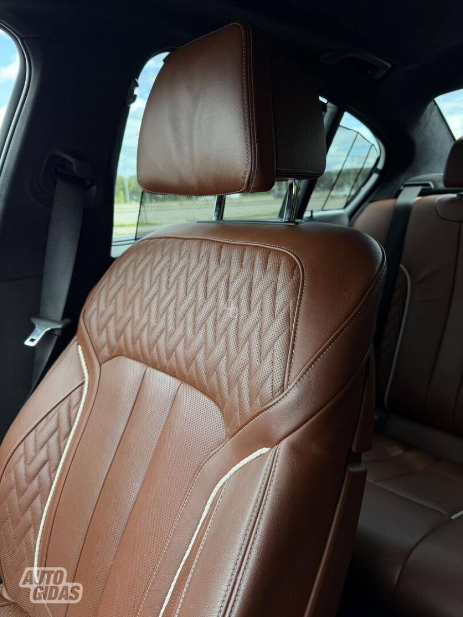 Zils BMW M550 2018 Viļņa, ar dzinēja tilpumu 4.40 L un nobraukumu 226 tūkst. km par 27000 €, foto 14 vietnē AUTOMOTO.COM.LV