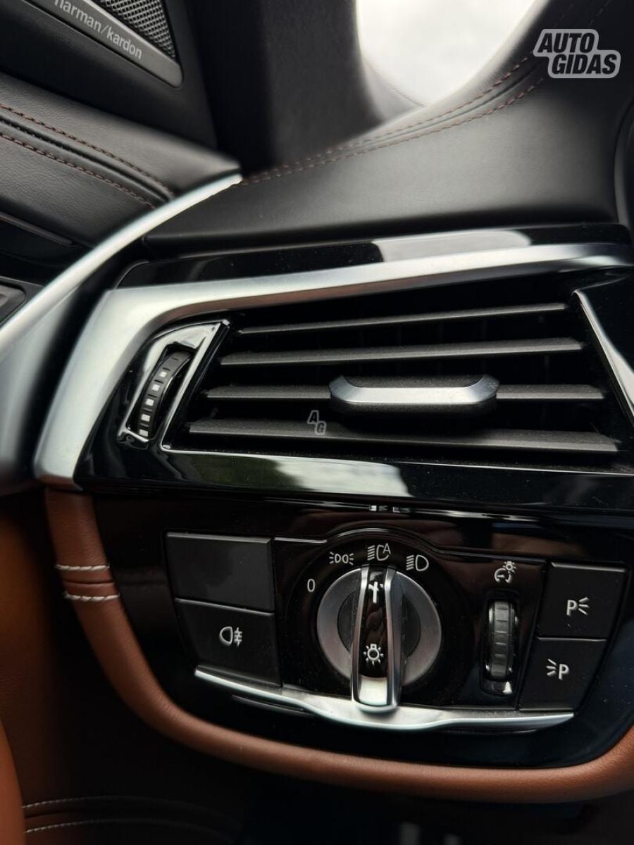 Zils BMW M550 2018 Viļņa, ar dzinēja tilpumu 4.40 L un nobraukumu 226 tūkst. km par 27000 €, foto 16 vietnē AUTOMOTO.COM.LV