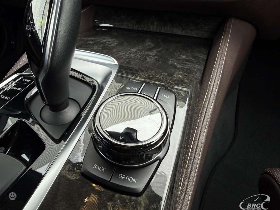 Синий БМВ M550 2018 в Клайпеда, объемом двигателя 4.40 л и пробегом 55 тыс. км за 30900 €, фото 14 на AUTOMOTO.COM.LV