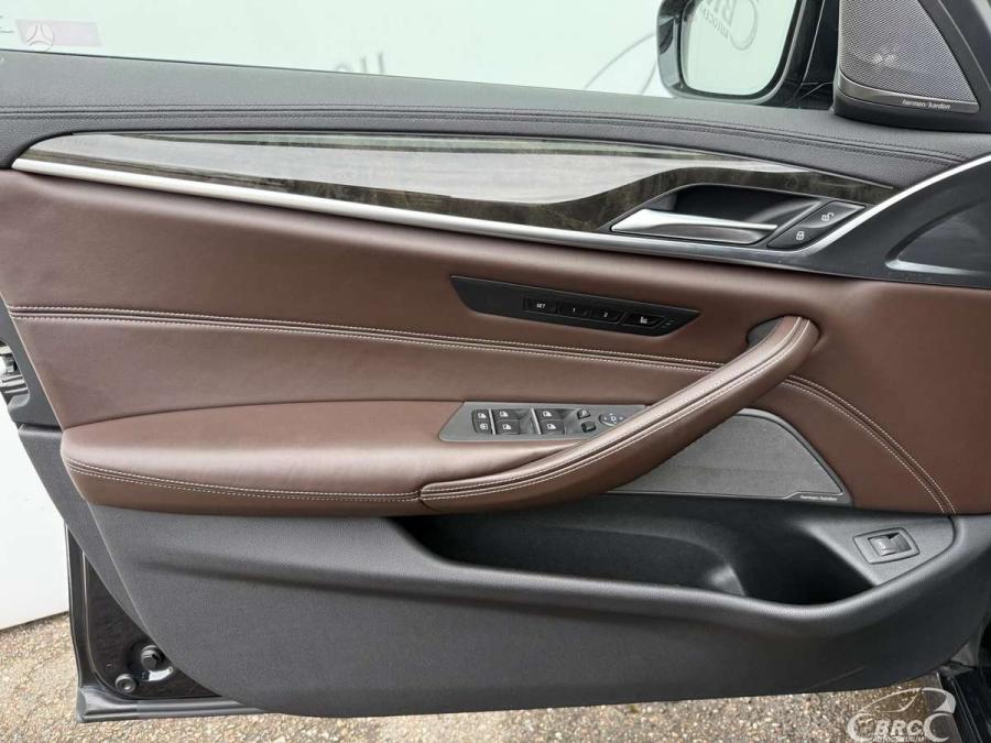 Синий БМВ M550 2018 в Клайпеда, объемом двигателя 4.40 л и пробегом 55 тыс. км за 30900 €, фото 25 на AUTOMOTO.COM.LV