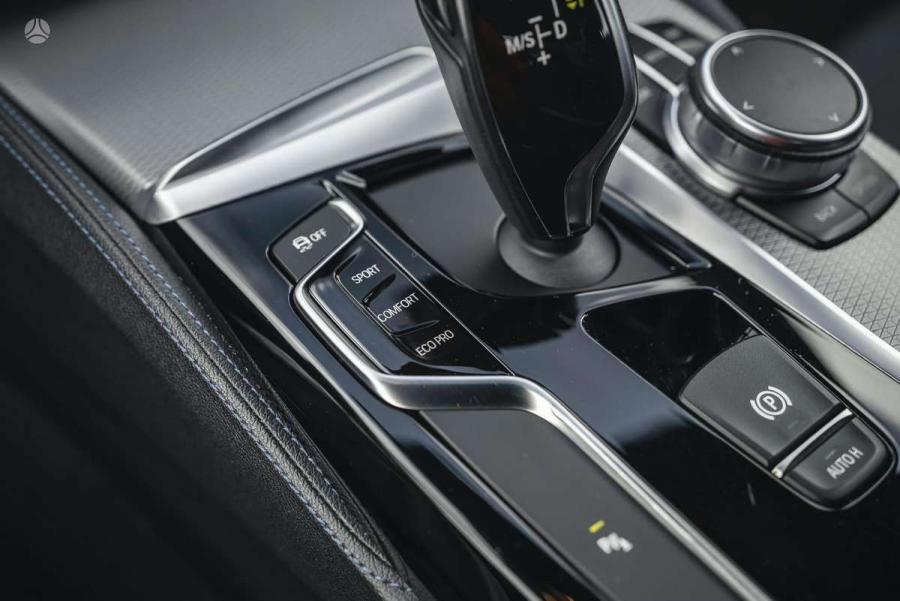 Синий БМВ M550 2018 в Таураге, объемом двигателя 2.99 л и пробегом 178 тыс. км за 25900 €, фото 16 на AUTOMOTO.COM.LV