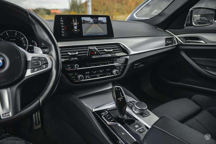 Синий БМВ M550 2018 в Таураге, объемом двигателя 2.99 л и пробегом 178 тыс. км за 25900 €, фото 18 на AUTOMOTO.COM.LV
