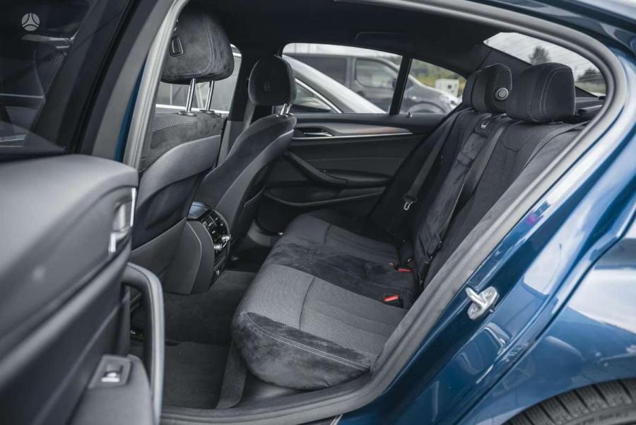 Синий БМВ M550 2018 в Таураге, объемом двигателя 2.99 л и пробегом 178 тыс. км за 25900 €, фото 25 на AUTOMOTO.COM.LV