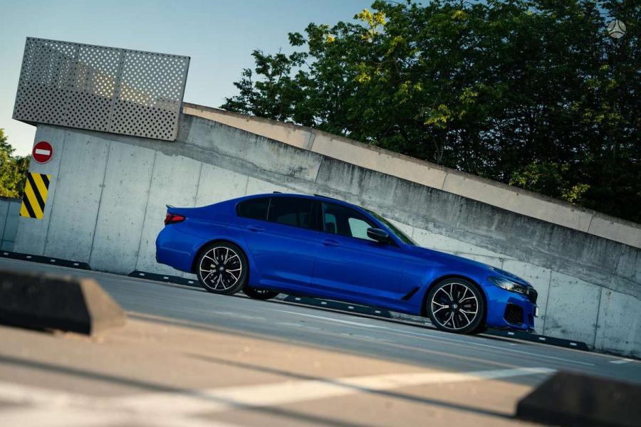 Zils BMW M550 2021 Kauņa, ar dzinēja tilpumu 4.40 L un nobraukumu 98 tūkst. km par 45000 €, foto 7 vietnē AUTOMOTO.COM.LV