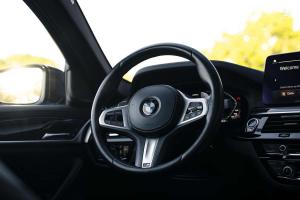 Zils BMW M550 2021 Kauņa, ar dzinēja tilpumu 4.40 L un nobraukumu 98 tūkst. km par 45000 €, foto 14 vietnē AUTOMOTO.COM.LV