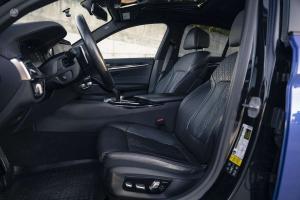 Zils BMW M550 2021 Kauņa, ar dzinēja tilpumu 4.40 L un nobraukumu 98 tūkst. km par 45000 €, foto 16 vietnē AUTOMOTO.COM.LV