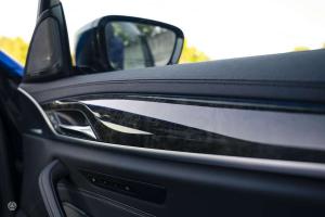 Zils BMW M550 2021 Kauņa, ar dzinēja tilpumu 4.40 L un nobraukumu 98 tūkst. km par 45000 €, foto 18 vietnē AUTOMOTO.COM.LV
