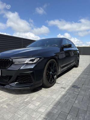 Blue BMW M550 2021 in Klaipeda, with an engine capacity of 4.40 L and mileage of 106 thousand km for 38000 €, photo 3 on AUTOMOTO.COM.LV