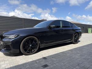 Blue BMW M550 2021 in Klaipeda, with an engine capacity of 4.40 L and mileage of 106 thousand km for 38000 €, photo 13 on AUTOMOTO.COM.LV