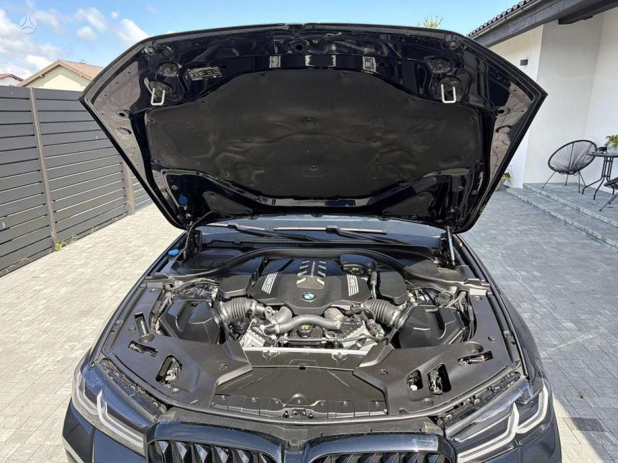 Blue BMW M550 2021 in Klaipeda, with an engine capacity of 4.40 L and mileage of 106 thousand km for 38000 €, photo 15 on AUTOMOTO.COM.LV