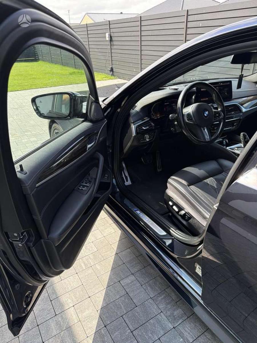 Blue BMW M550 2021 in Klaipeda, with an engine capacity of 4.40 L and mileage of 106 thousand km for 38000 €, photo 16 on AUTOMOTO.COM.LV