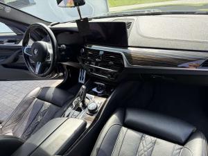 Blue BMW M550 2021 in Klaipeda, with an engine capacity of 4.40 L and mileage of 106 thousand km for 38000 €, photo 20 on AUTOMOTO.COM.LV