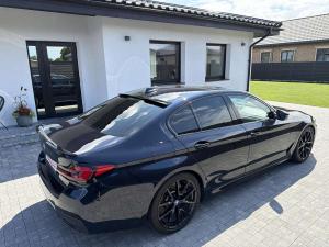 Blue BMW M550 2021 in Klaipeda, with an engine capacity of 4.40 L and mileage of 106 thousand km for 38000 €, photo 32 on AUTOMOTO.COM.LV