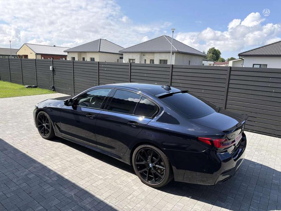 Blue BMW M550 2021 in Klaipeda, with an engine capacity of 4.40 L and mileage of 106 thousand km for 38000 €, photo 33 on AUTOMOTO.COM.LV