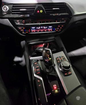 Синий БМВ M550 2019 в Шяуляй, объемом двигателя 2.99 л и пробегом 186 тыс. км за 32400 €, фото 21 на AUTOMOTO.COM.LV