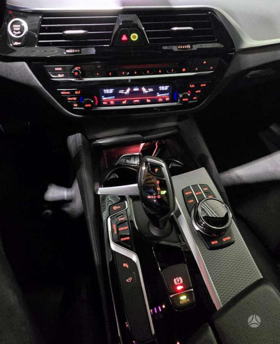 Синий БМВ M550 2019 в Шяуляй, объемом двигателя 2.99 л и пробегом 186 тыс. км за 32400 €, фото 21 на AUTOMOTO.COM.LV