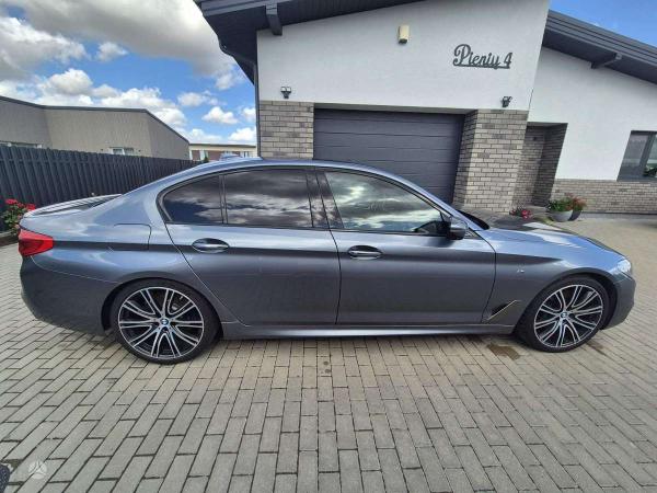 Grey BMW M550 2017 in Kaisiadorys, with an engine capacity of 4.40 L and mileage of 156 thousand km for 26000 €, photo 3 on AUTOMOTO.COM.LV