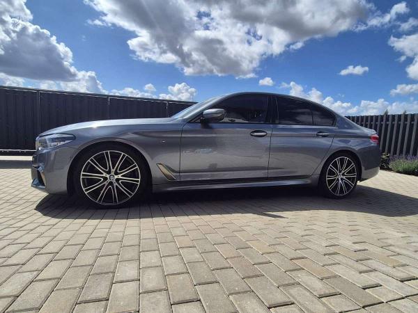 Grey BMW M550 2017 in Kaisiadorys, with an engine capacity of 4.40 L and mileage of 156 thousand km for 26000 €, photo 8 on AUTOMOTO.COM.LV