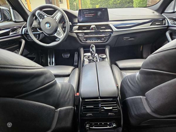 Серый БМВ M550 2017 в Каунас, объемом двигателя 4.40 л и пробегом 127 тыс. км за 28600 €, фото 6 на AUTOMOTO.COM.LV