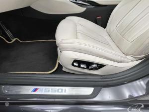 Pelēks BMW M550 2018 Viļņa, ar dzinēja tilpumu 4.40 L un nobraukumu 63 tūkst. km par 29900 €, foto 24 vietnē AUTOMOTO.COM.LV
