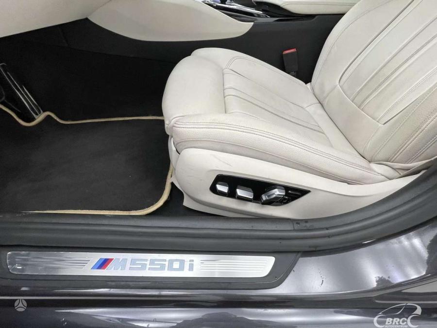 Pelēks BMW M550 2018 Viļņa, ar dzinēja tilpumu 4.40 L un nobraukumu 63 tūkst. km par 29900 €, foto 24 vietnē AUTOMOTO.COM.LV