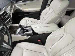 Pelēks BMW M550 2018 Viļņa, ar dzinēja tilpumu 4.40 L un nobraukumu 63 tūkst. km par 29900 €, foto 26 vietnē AUTOMOTO.COM.LV