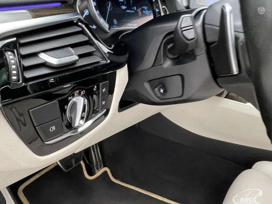 Pelēks BMW M550 2018 Viļņa, ar dzinēja tilpumu 4.40 L un nobraukumu 63 tūkst. km par 29900 €, foto 28 vietnē AUTOMOTO.COM.LV