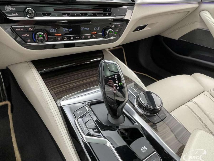 Pelēks BMW M550 2018 Viļņa, ar dzinēja tilpumu 4.40 L un nobraukumu 63 tūkst. km par 29900 €, foto 29 vietnē AUTOMOTO.COM.LV