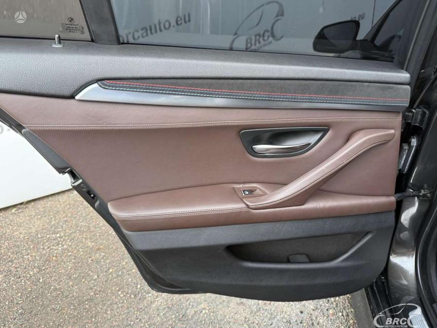 Grey BMW M550 2013 in Klaipeda, with an engine capacity of 2.99 L and mileage of 320 thousand km for 9900 €, photo 15 on AUTOMOTO.COM.LV