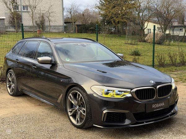 Pelēks BMW M550 2019 Šauļi, ar dzinēja tilpumu 2.99 L un nobraukumu 114 tūkst. km par 29990 €, foto 1 vietnē AUTOMOTO.COM.LV