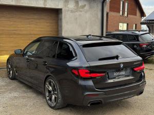 Grey BMW M550 2019 in Siauliai, with an engine capacity of 2.99 L and mileage of 114 thousand km for 29990 €, photo 5 on AUTOMOTO.COM.LV