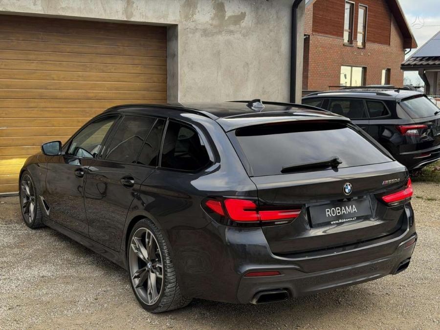 Grey BMW M550 2019 in Siauliai, with an engine capacity of 2.99 L and mileage of 114 thousand km for 29990 €, photo 5 on AUTOMOTO.COM.LV