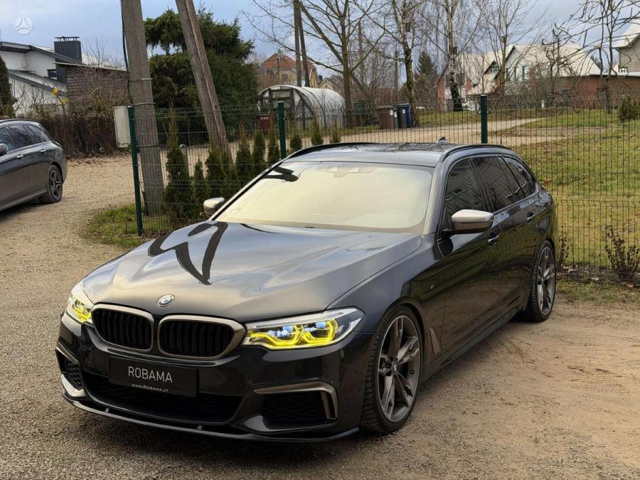 Grey BMW M550 2019 in Siauliai, with an engine capacity of 2.99 L and mileage of 114 thousand km for 29990 €, photo 7 on AUTOMOTO.COM.LV