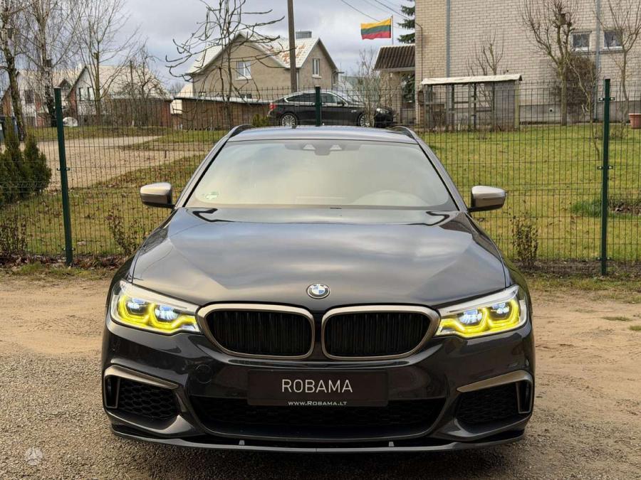 Grey BMW M550 2019 in Siauliai, with an engine capacity of 2.99 L and mileage of 114 thousand km for 29999 €, photo 8 on AUTOMOTO.COM.LV