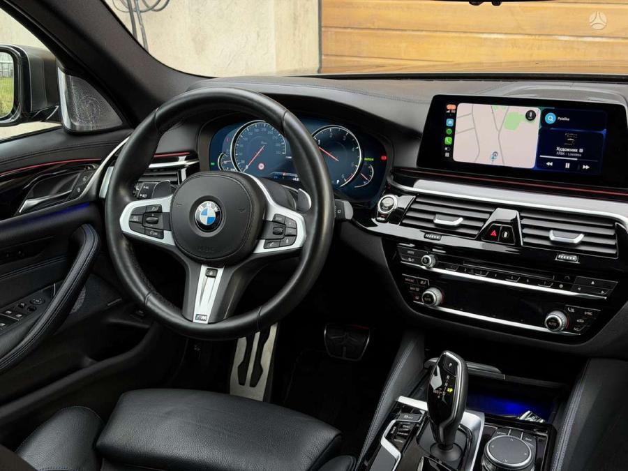 Grey BMW M550 2019 in Siauliai, with an engine capacity of 2.99 L and mileage of 114 thousand km for 29999 €, photo 16 on AUTOMOTO.COM.LV