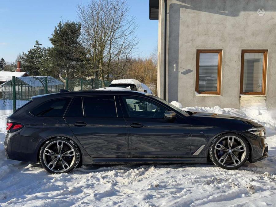 Grey BMW M550 2019 in Siauliai, with an engine capacity of 2.99 L and mileage of 115 thousand km for 29900 €, photo 2 on AUTOMOTO.COM.LV