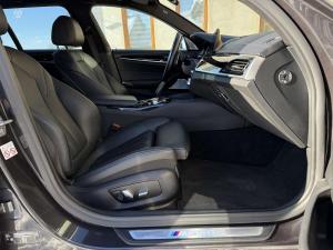 Grey BMW M550 2019 in Siauliai, with an engine capacity of 2.99 L and mileage of 115 thousand km for 29900 €, photo 21 on AUTOMOTO.COM.LV