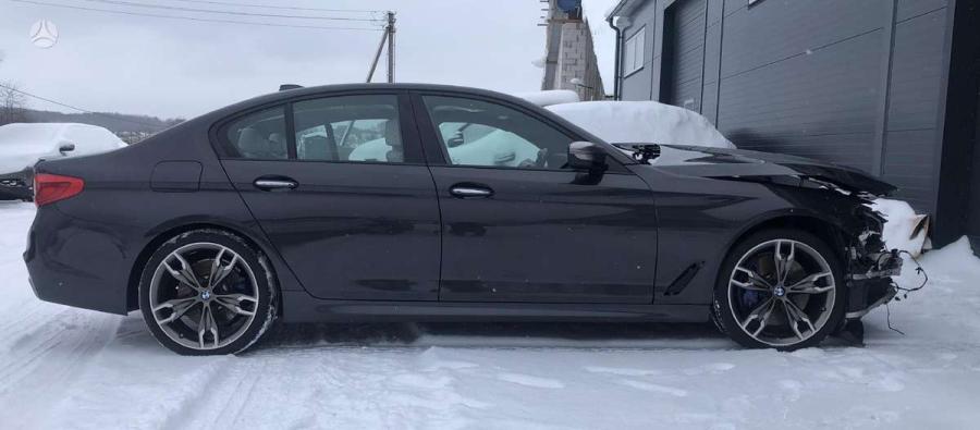 BMW M550 2018 in Vilnius, with an engine capacity of 4.40 L and mileage of 83 thousand km for 17500 €, photo 2 on AUTOMOTO.COM.LV