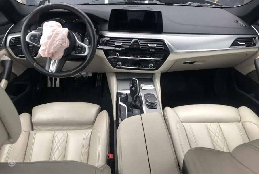 BMW M550 2018 in Vilnius, with an engine capacity of 4.40 L and mileage of 83 thousand km for 17500 €, photo 15 on AUTOMOTO.COM.LV
