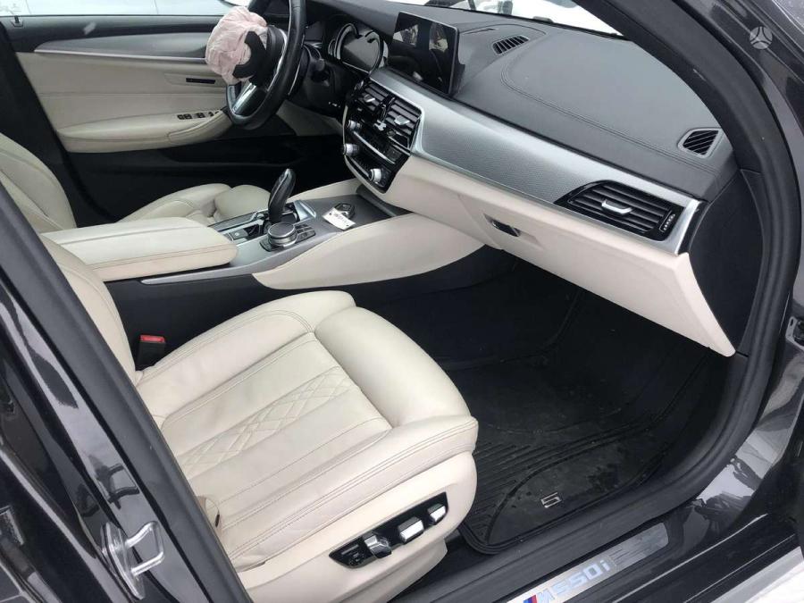 BMW M550 2018 in Vilnius, with an engine capacity of 4.40 L and mileage of 83 thousand km for 17500 €, photo 16 on AUTOMOTO.COM.LV