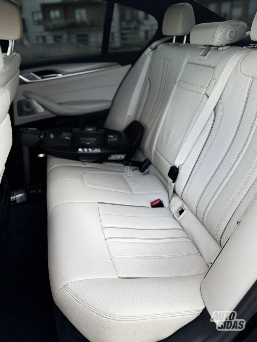 BMW M550 2018 in Klaipeda, with an engine capacity of 4.40 L and mileage of 101 thousand km for 33500 €, photo 18 on AUTOMOTO.COM.LV