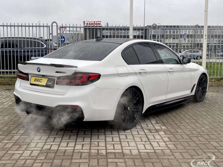 BMW M550 2019 Klaipėda, ar dzinēja tilpumu 4.40 L un nobraukumu 112 tūkst. km par 25900 €, foto 3 vietnē AUTOMOTO.COM.LV