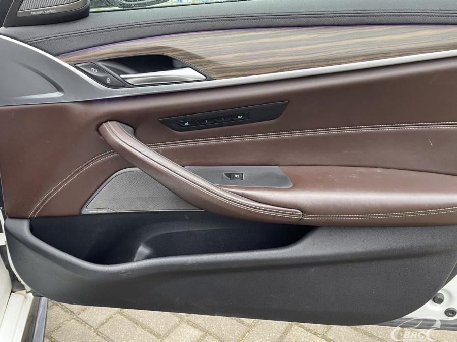 BMW M550 2019 Klaipėda, ar dzinēja tilpumu 4.40 L un nobraukumu 112 tūkst. km par 25900 €, foto 5 vietnē AUTOMOTO.COM.LV