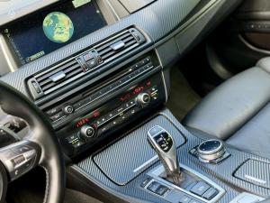 White BMW M550 2015 in Vilnius, with an engine capacity of 3.00 L and mileage of 274 thousand km for 15300 €, photo 5 on AUTOMOTO.COM.LV